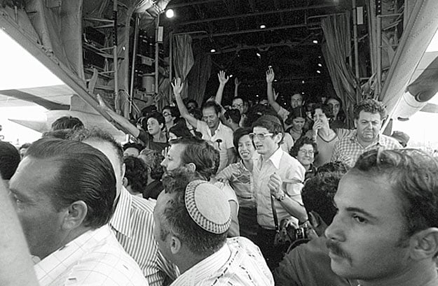 Netanyahu honors brother Yoni, who fell rescuing hostages at Entebbe ...