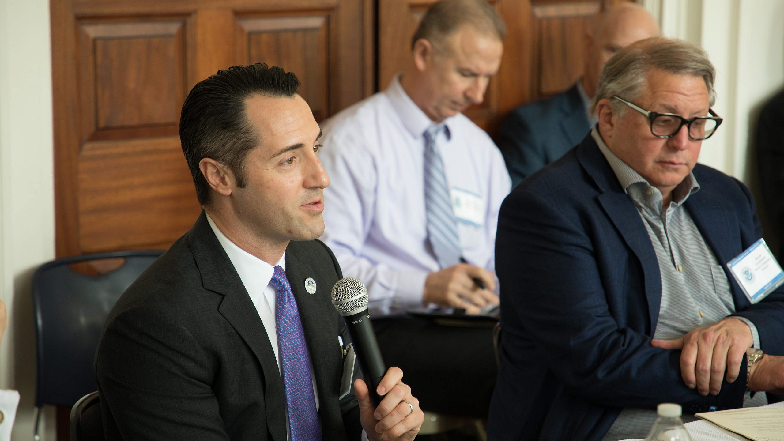 Jewish security group issues guidelines for synagogues on arms, hired ...