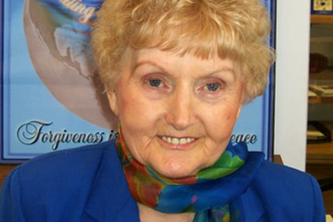 Holocaust survivor and twin Eva Kor dies at 85, advocated forgiveness ...