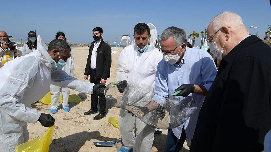 Israeli court puts gag order on oil-spill investigation - JNS.org