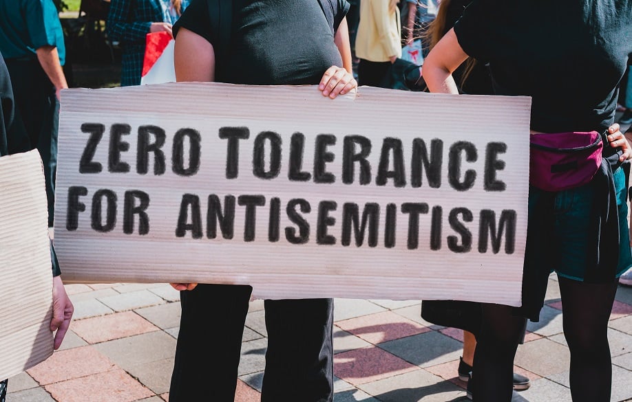The US: Belief in antisemitic stereotypes nearly doubles - JNS.org