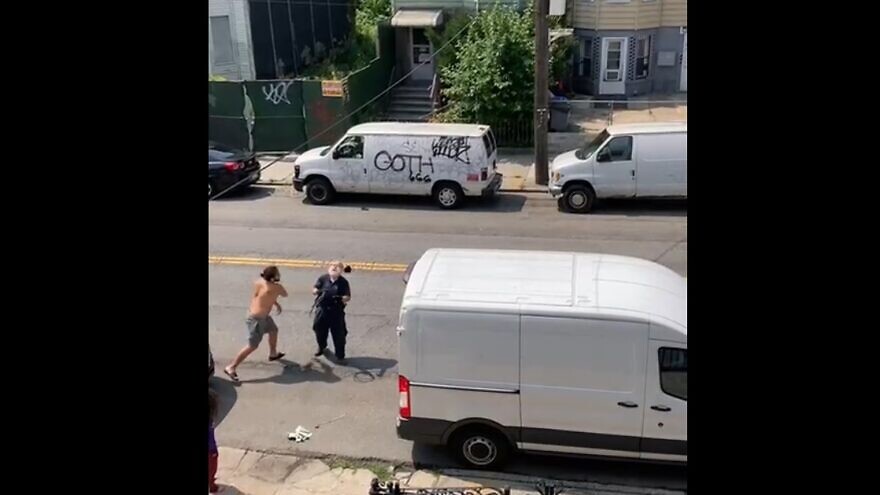 Man slaps Jewish plumber to ground after altercation in Brooklyn, flees ...