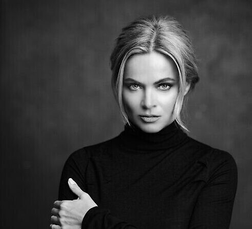 Israeli visual artist Eva Lanska takes center stage at ITSLIQUID Group ...