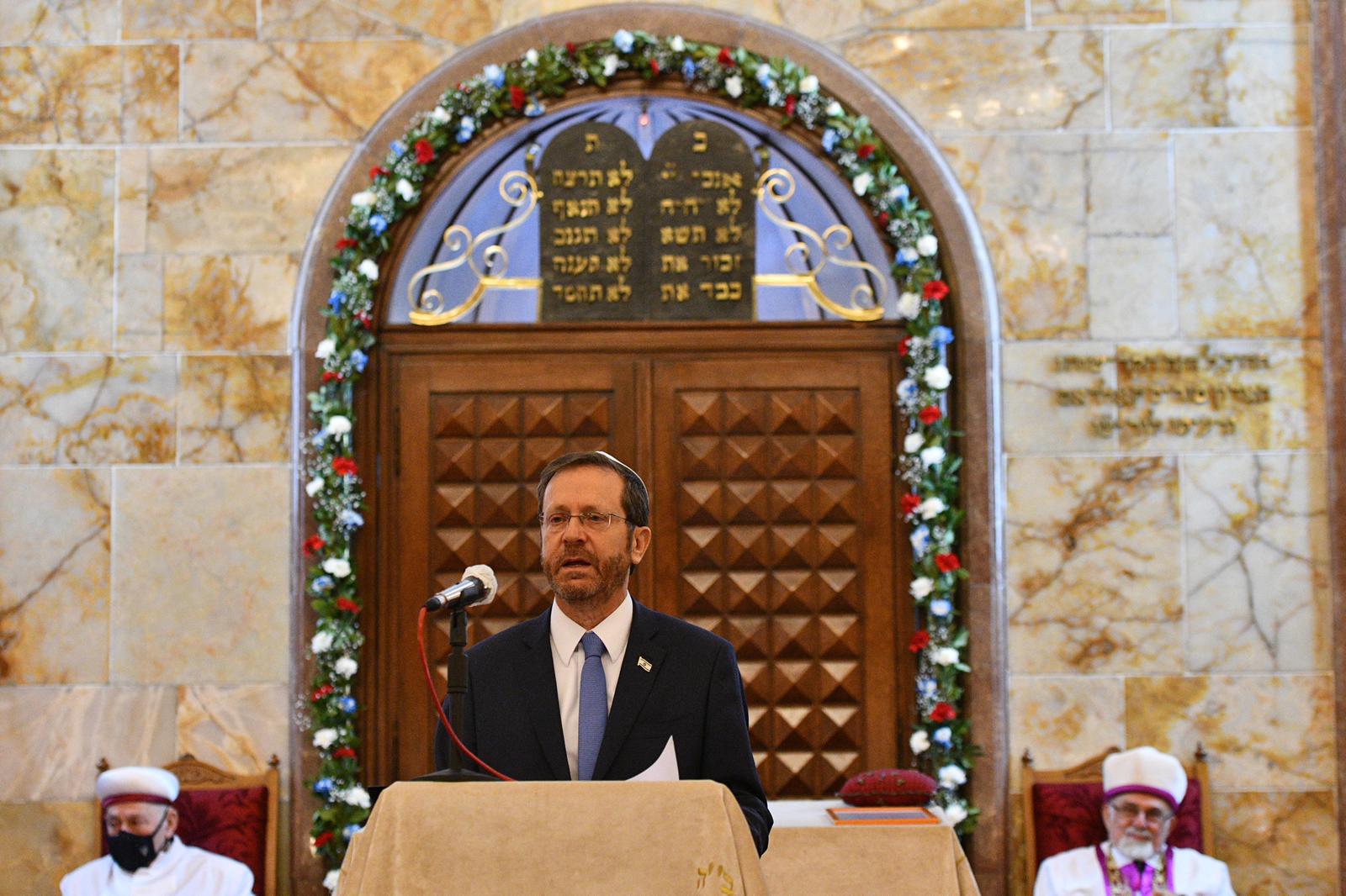 Herzog meets representatives of Turkish Jewish community, visits ...