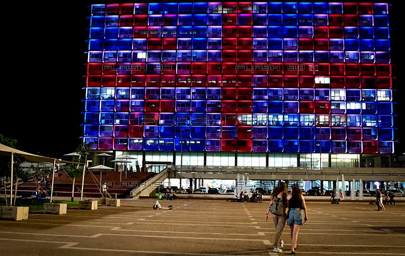 Tel Aviv lights City Hall with Union Jack to honor Queen Elizabeth II ...