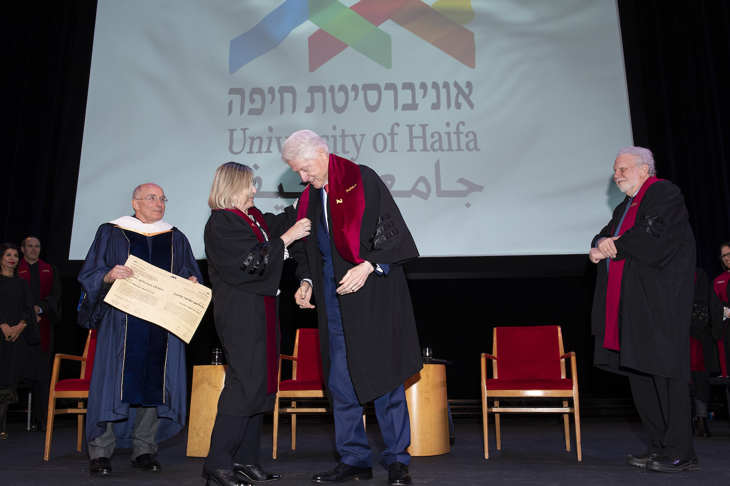 Bill Clinton receives honorary doctorate from the University of Haifa ...