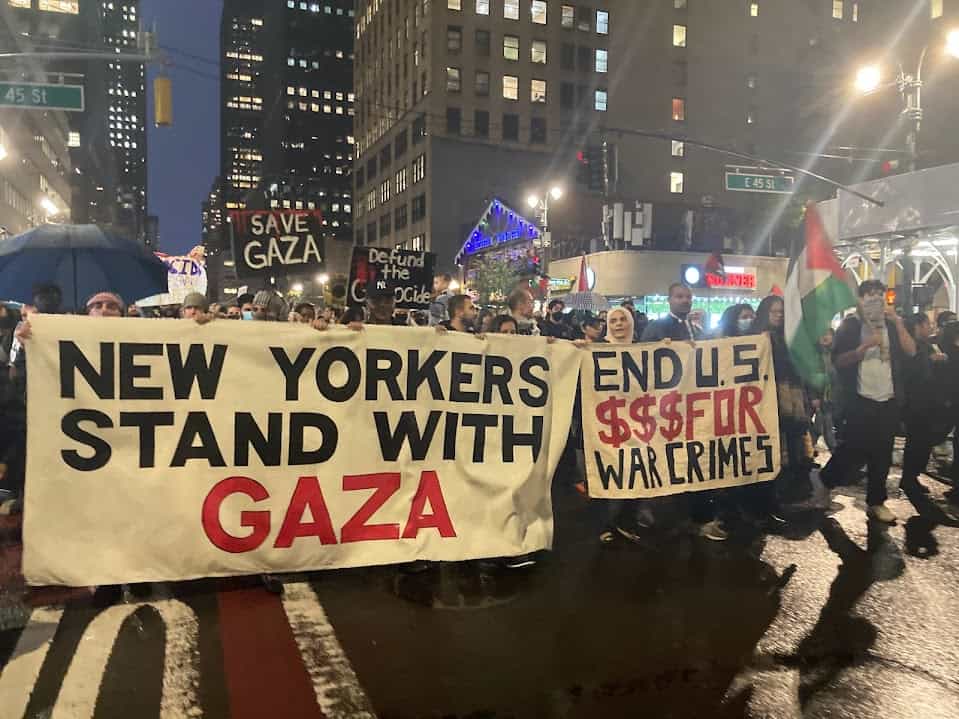 ‘We support Hamas here,’ protesters chant outside synagogue in Queens ...