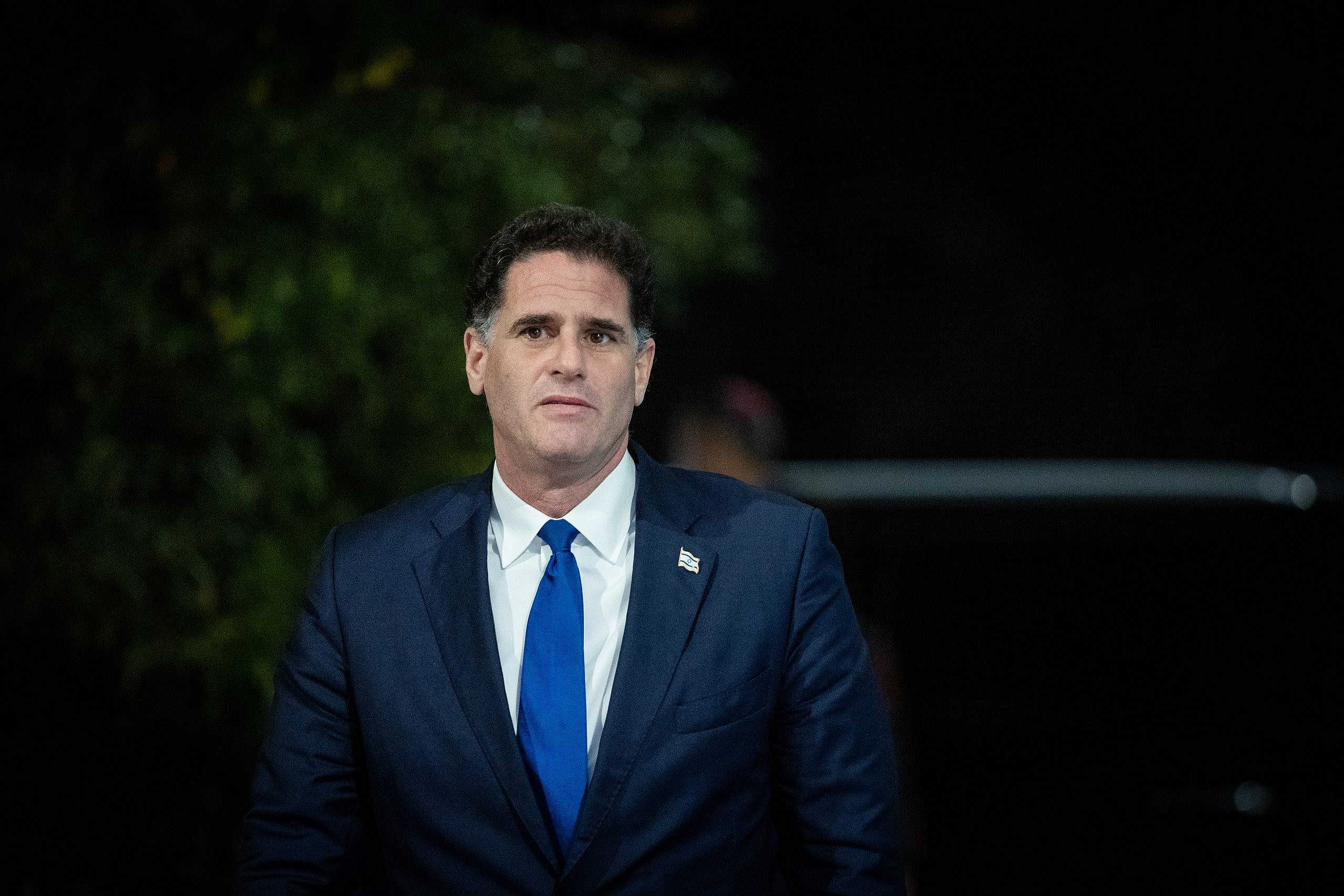 Emirati FM hosts Dermer in the Gulf nation - JNS.org