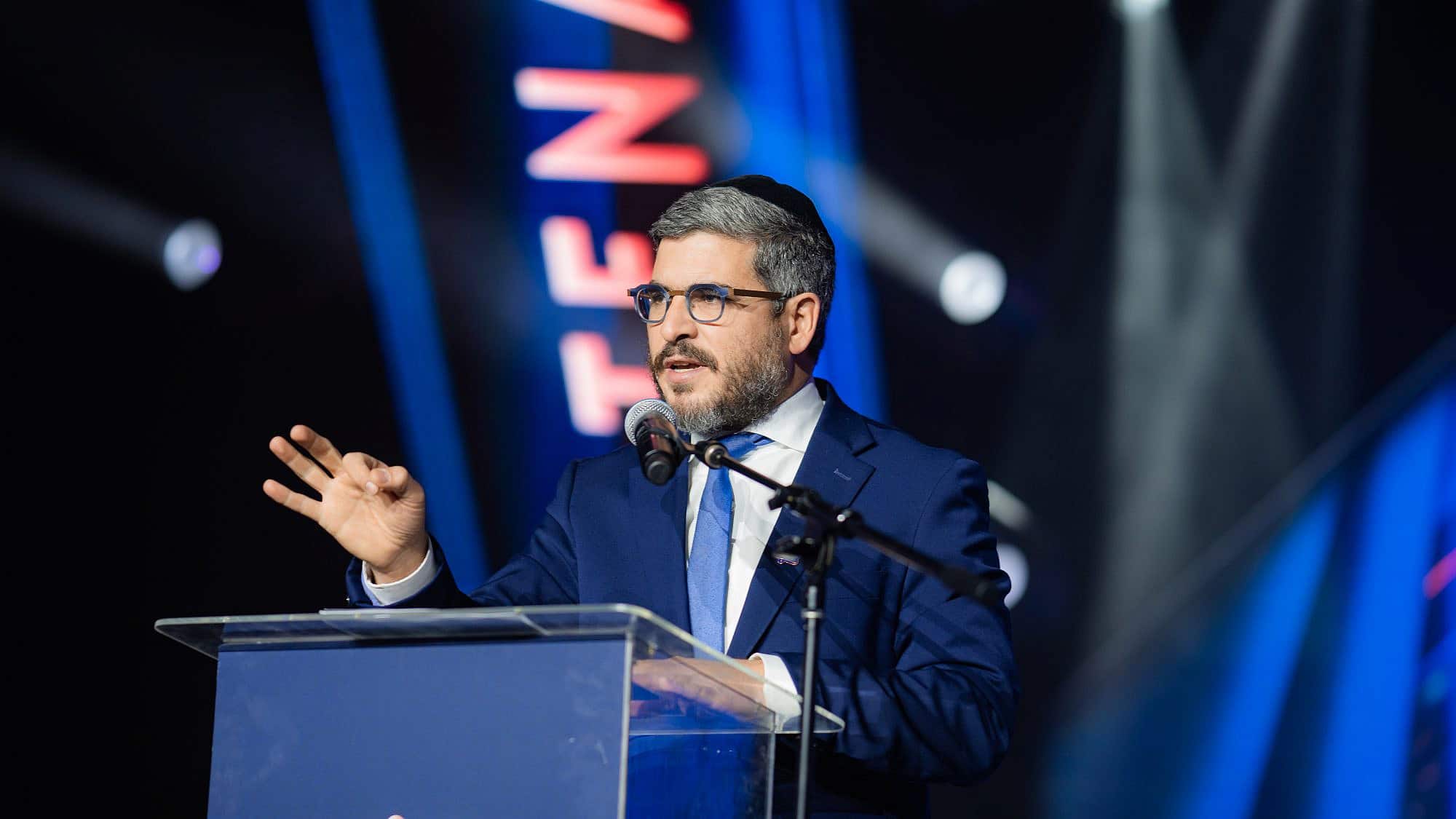 ‘It is my task to bring Judaism to the people,’ declares Arizona rabbi ...