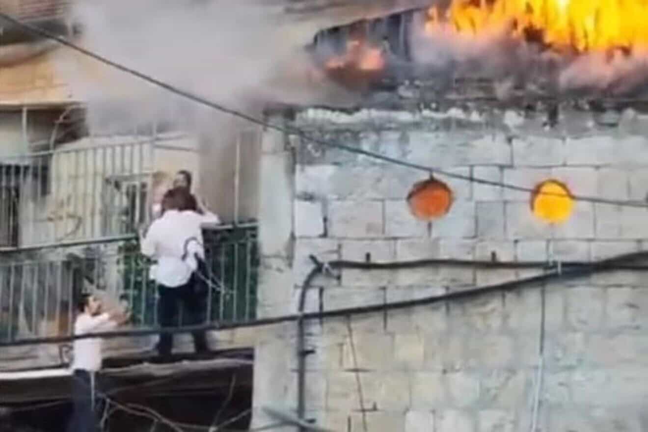 Watch: Volunteer EMT saves family from burning building in Jerusalem ...