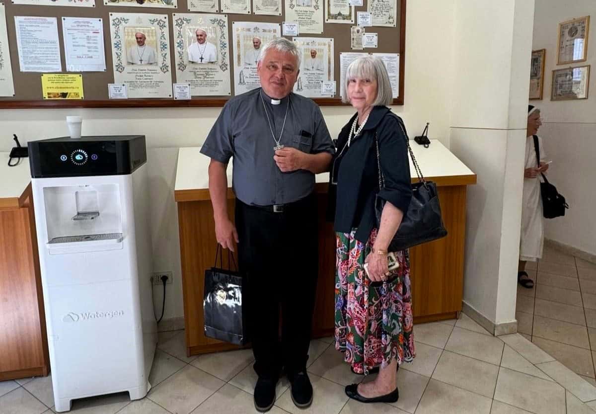 Israeli company installs water-generation machine in Vatican City - JNS.org