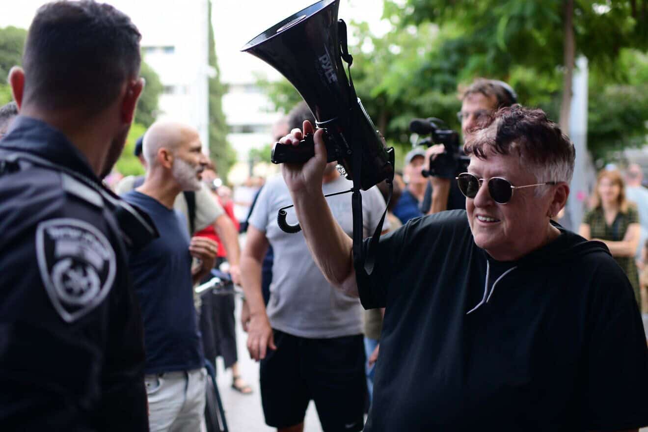 Anti-immigration graffiti lands Tel Aviv woman, 72, in jail - JNS.org