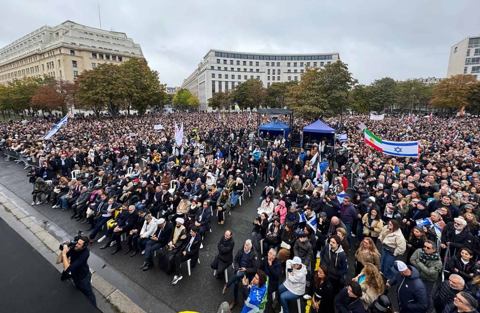 At Paris rally, French Jewish community unites to support Israel, urges ...