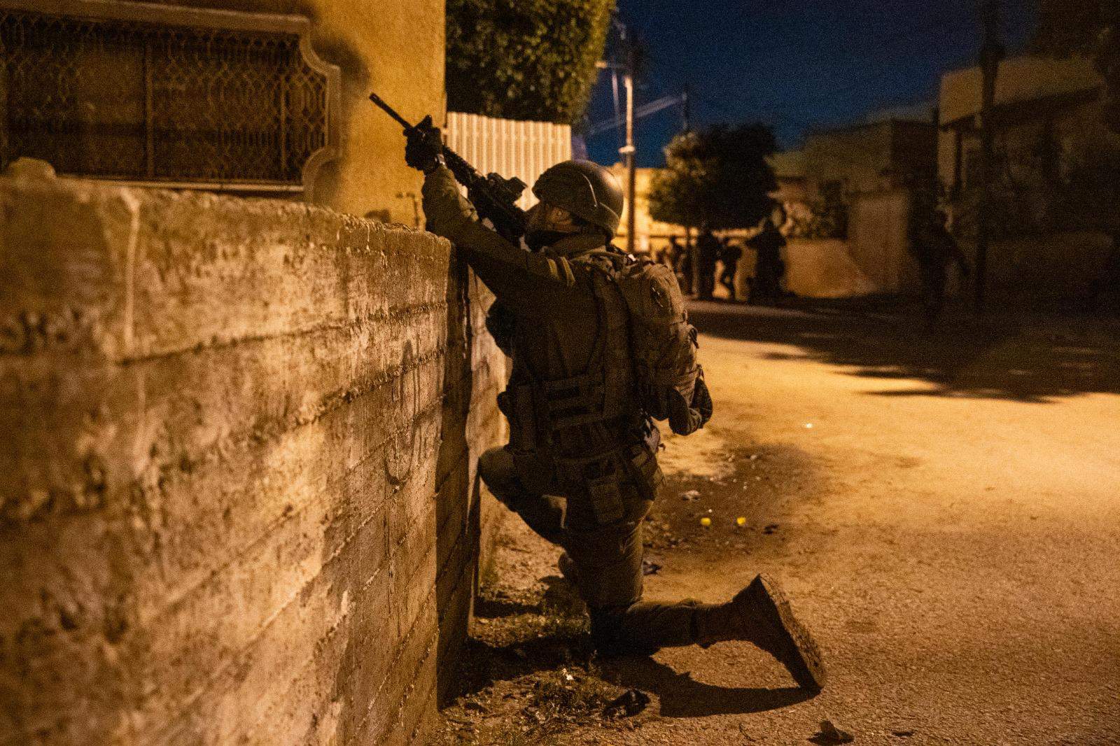 Palestinian gunman killed, IDF soldier wounded in Samaria firefight ...