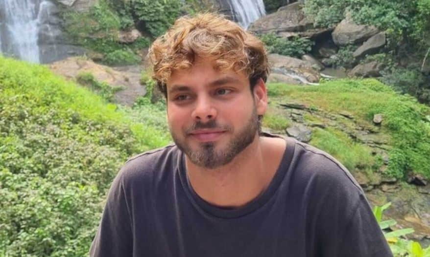 Hostage's mother breaks down on TV describing son's condition in ...