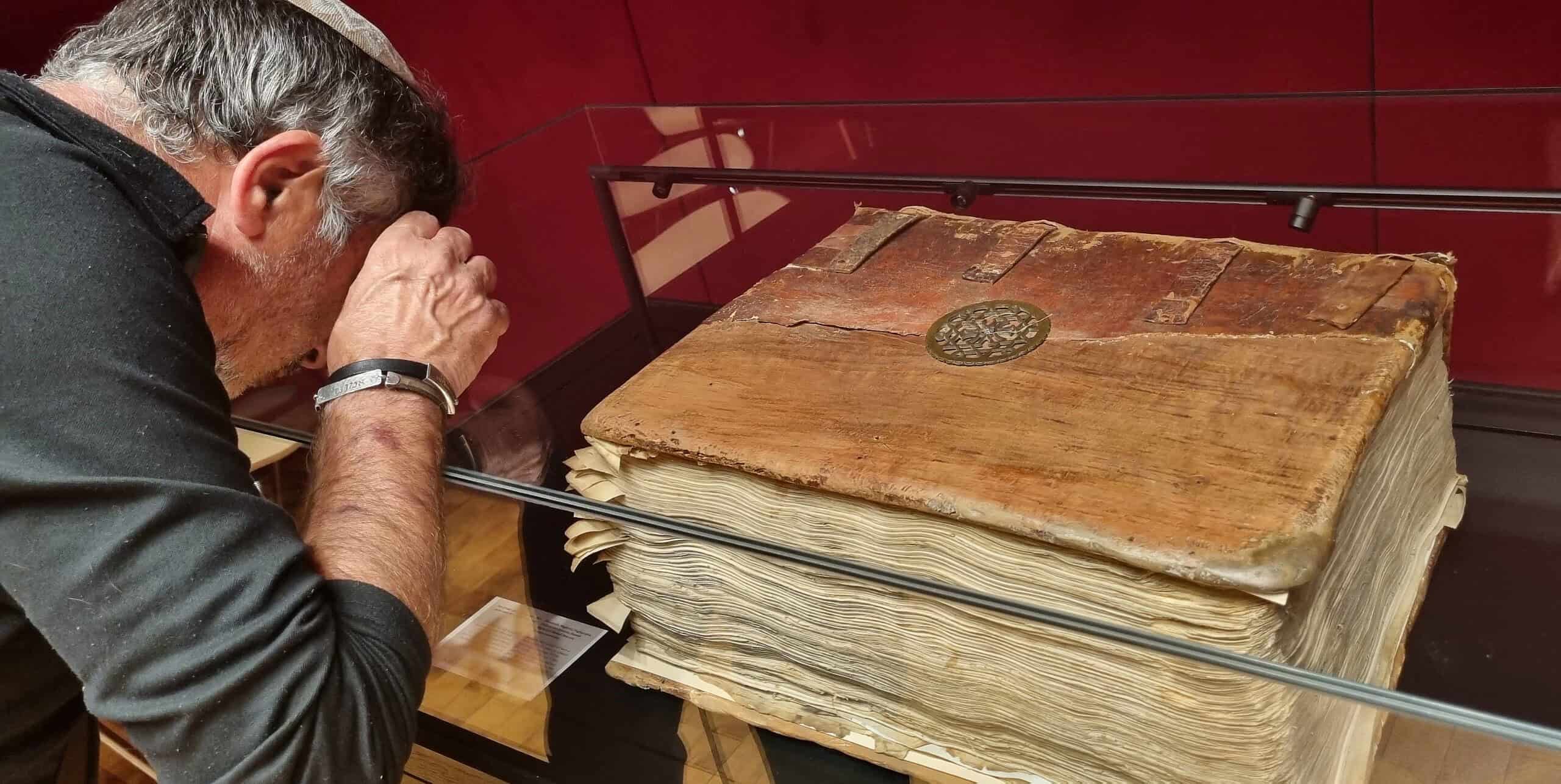 Smuggled secrets and sacred scripts from Syria - JNS.org