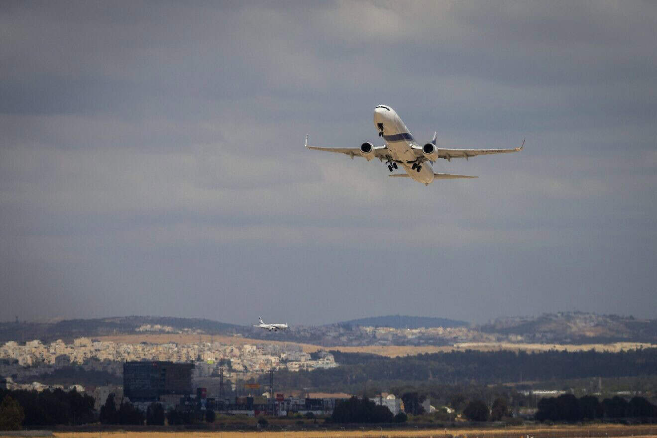 El Al says it is helping relatives of hostages fly to Israel - JNS.org
