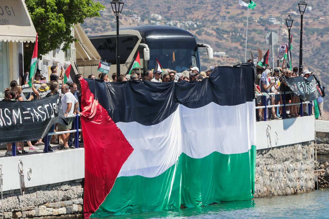 Poll shows Greeks back ties with Israel, despite virulent ...