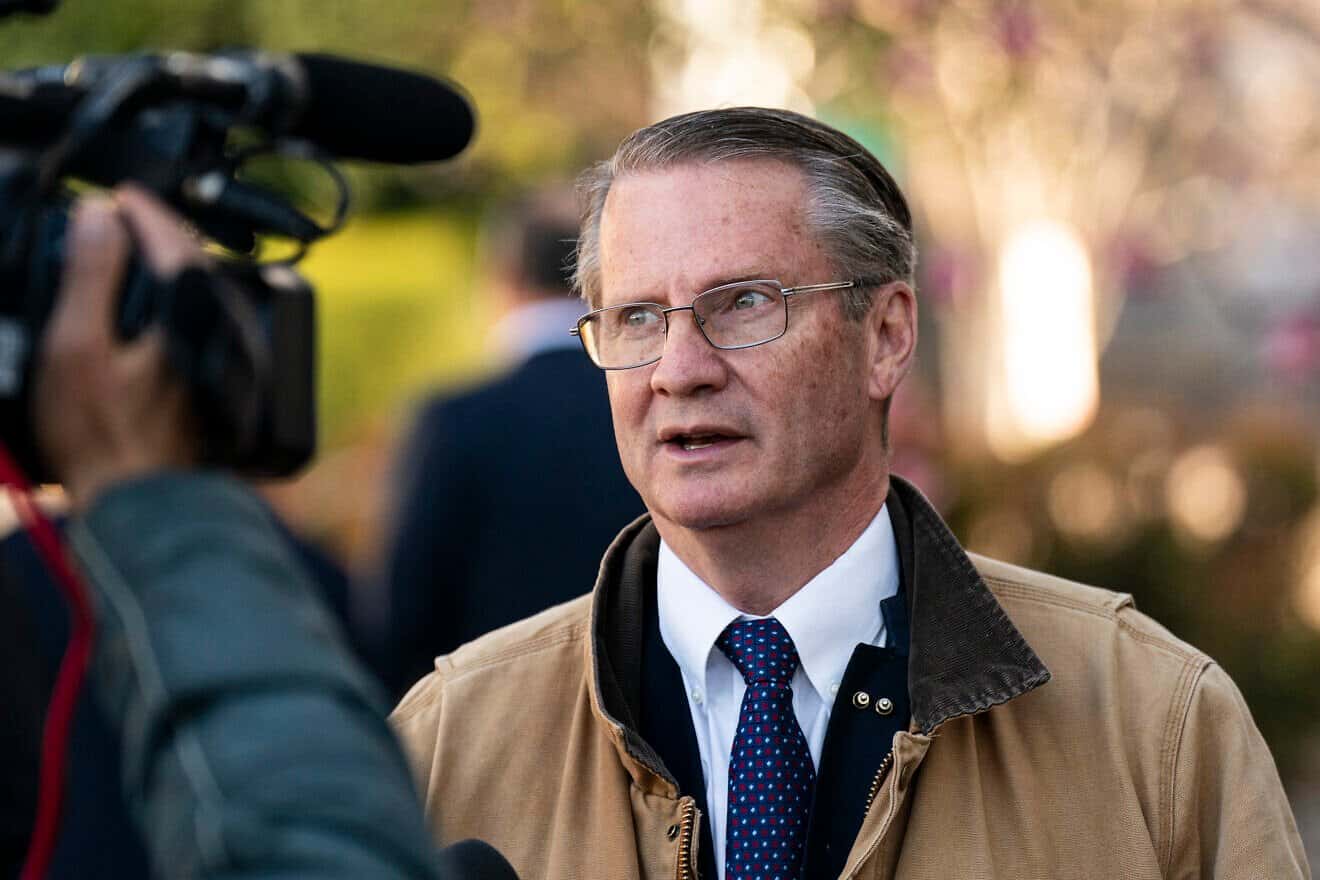 Anti-Israel protester bumps Republican congressman, gets pushed back ...