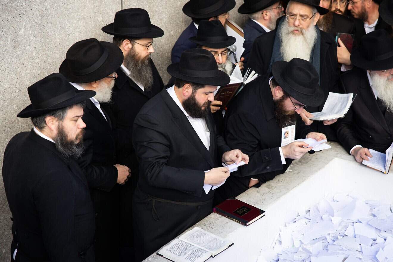Visit to Ohel the anchor for Chabad emissaries at annual Kinus in New ...