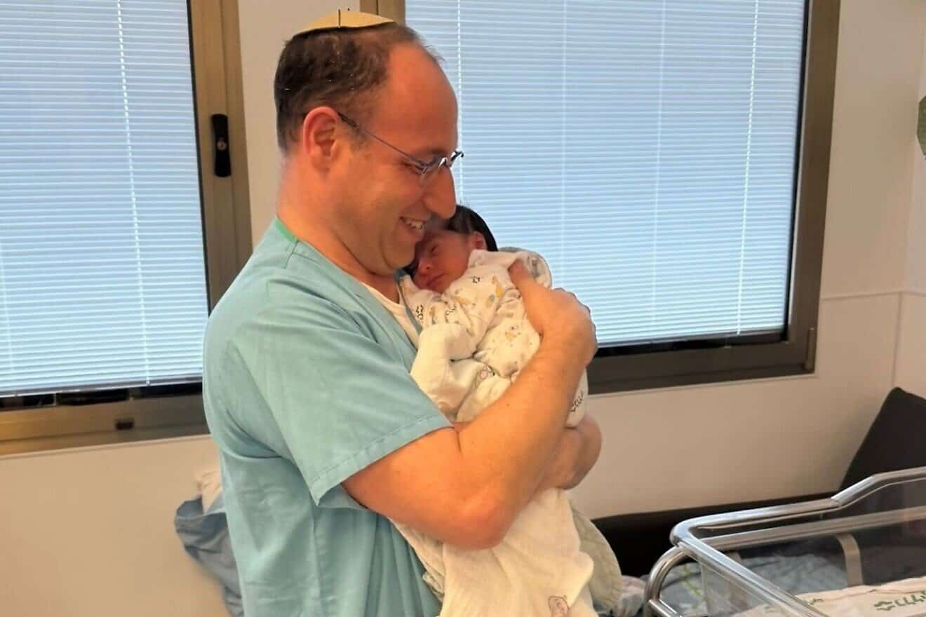 Israeli doctors perform groundbreaking robotic surgery on pregnant ...