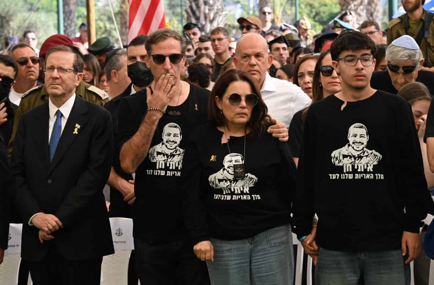 Thousands accompany former hostage Itay Chen to final resting place ...