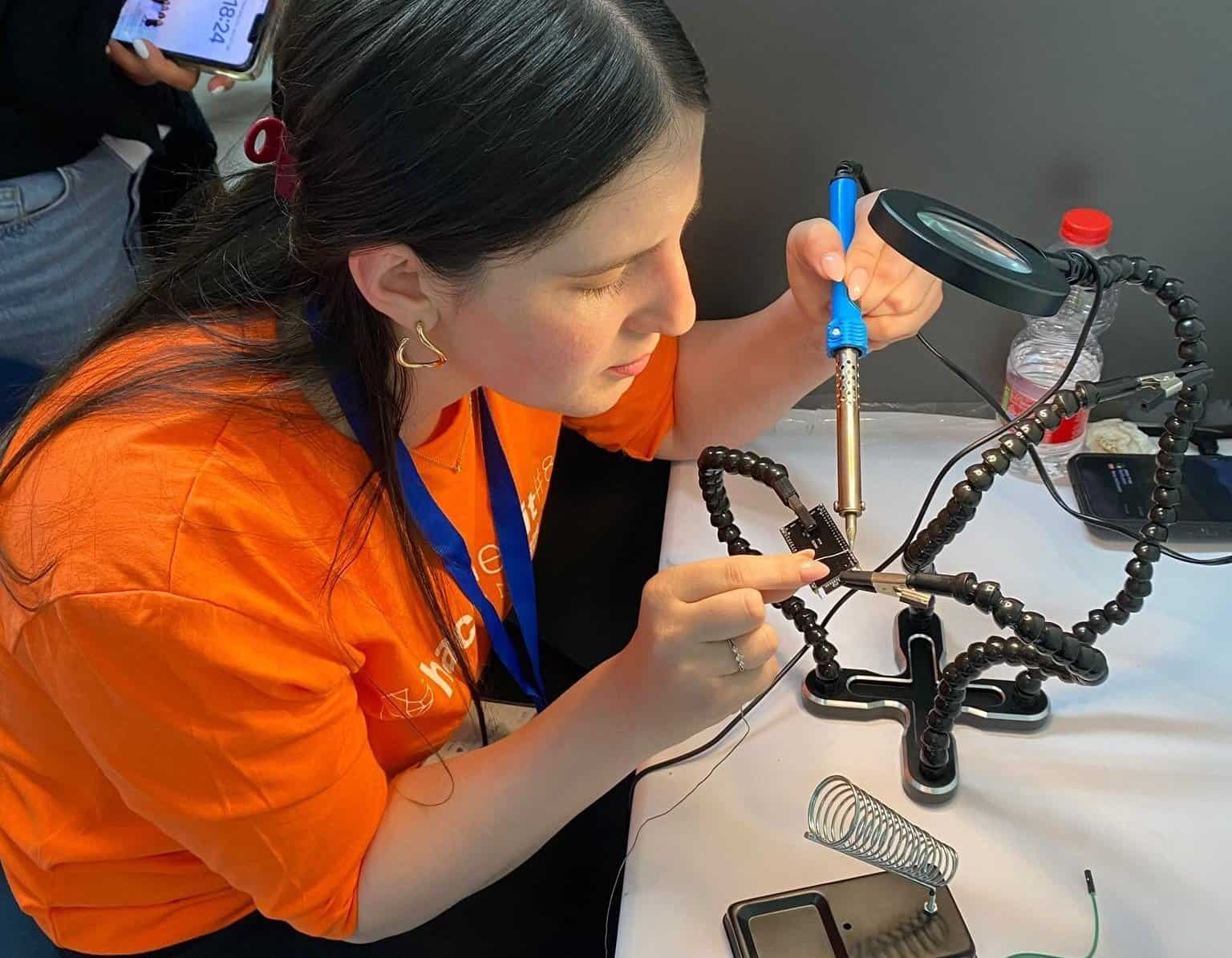 Jerusalem College of Technology expands electro-optics program for women - JNS.org