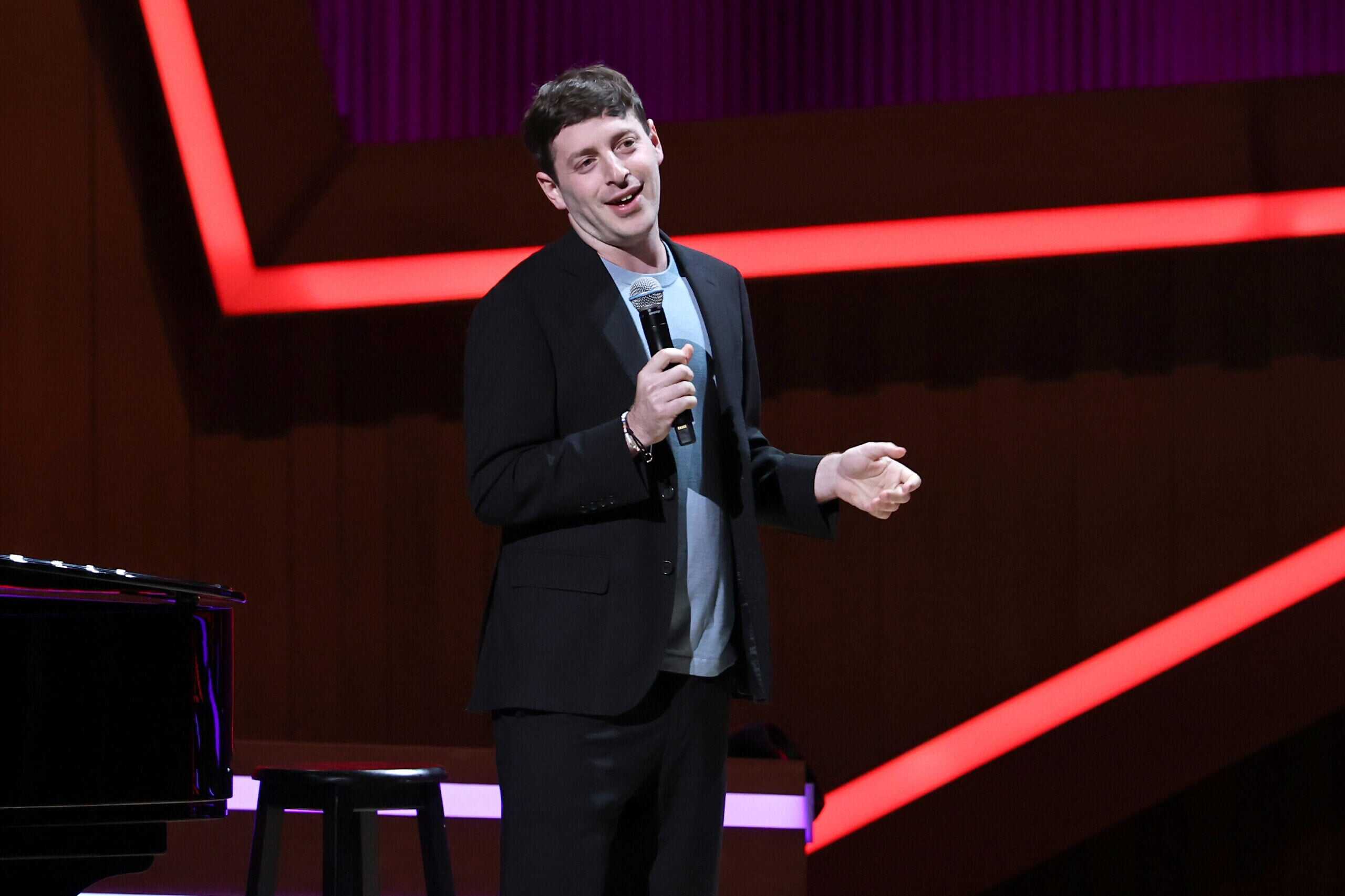Jewish comedian draws big applause thanking security at Brooklyn gig ...