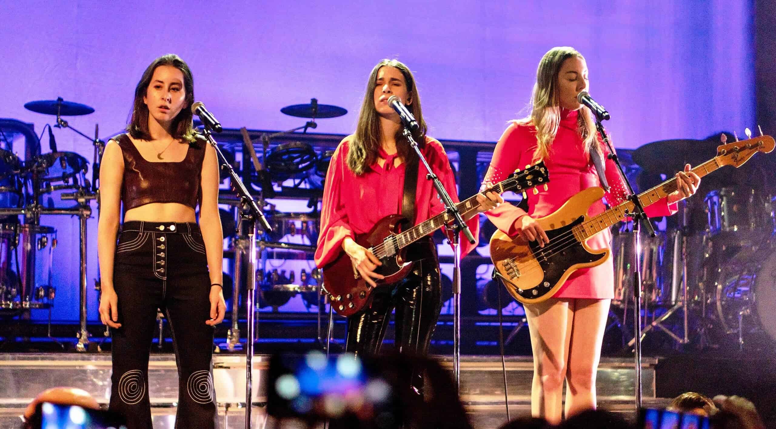 Jewish rock star Este Haim marries tech entrepreneur Jonathan Levin ...