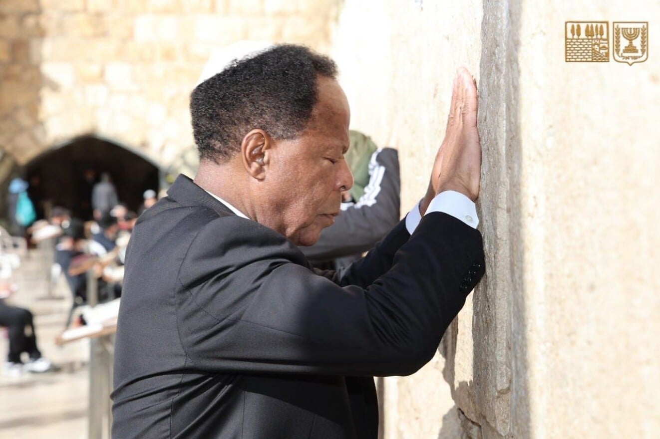 Terrell prays for peace at Jerusalem's Western Wall - JNS.org