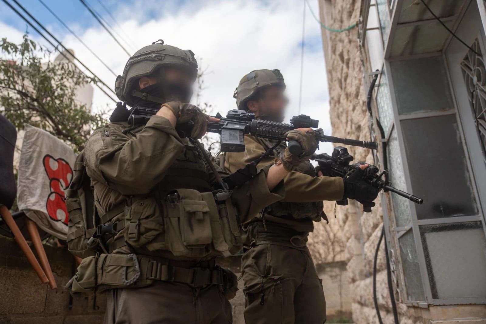 IDF arrests 14 terror suspects, seizes weapons in Hebron raid - JNS.org